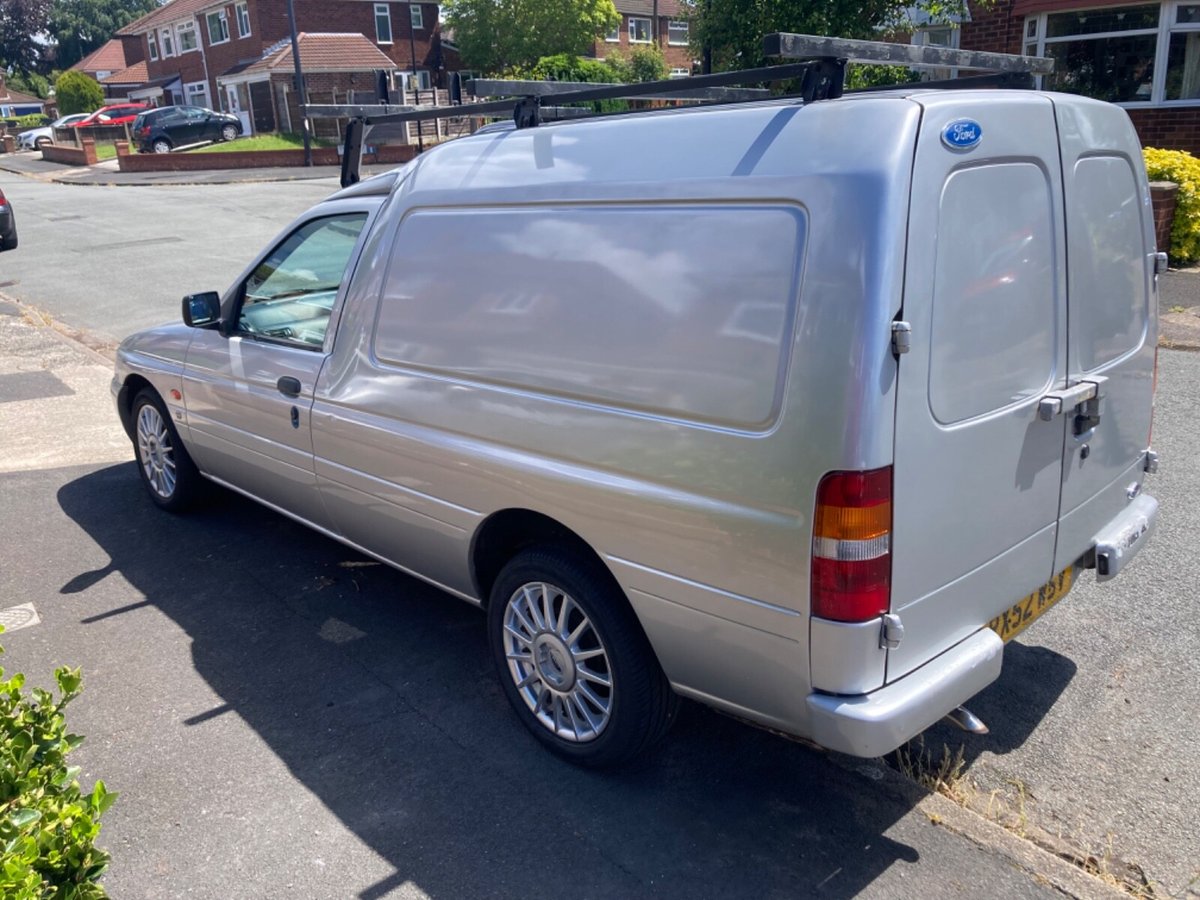 RX52 WSV 2002 Ford Escort Free History Check UKCarData co uk