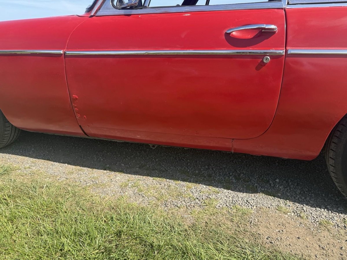 UFS 126H | 1970 MG B - Free History Check | UKCarData.co.uk