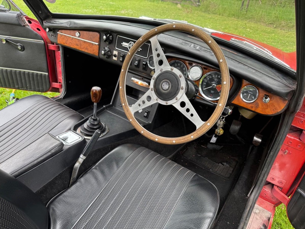 UFS 126H | 1970 MG B - Free History Check | UKCarData.co.uk