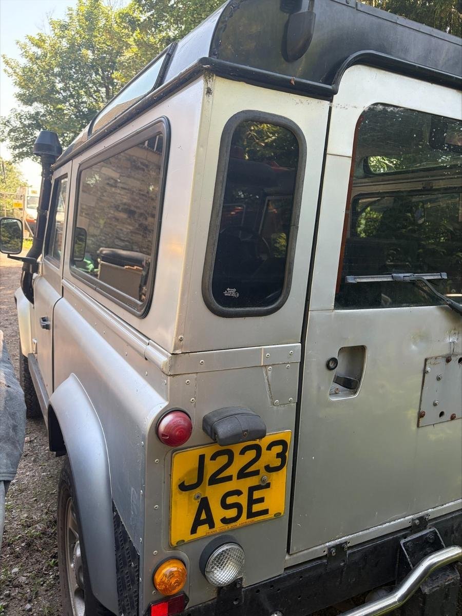 J223 ASE | 1991 Land Rover Defender - Free History Check | UKCarData.co.uk